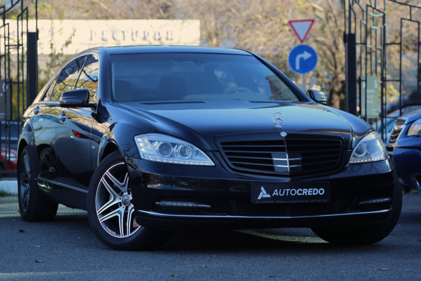 Buy a car Mercedes-Benz S 500 2011 year - AutoCredo