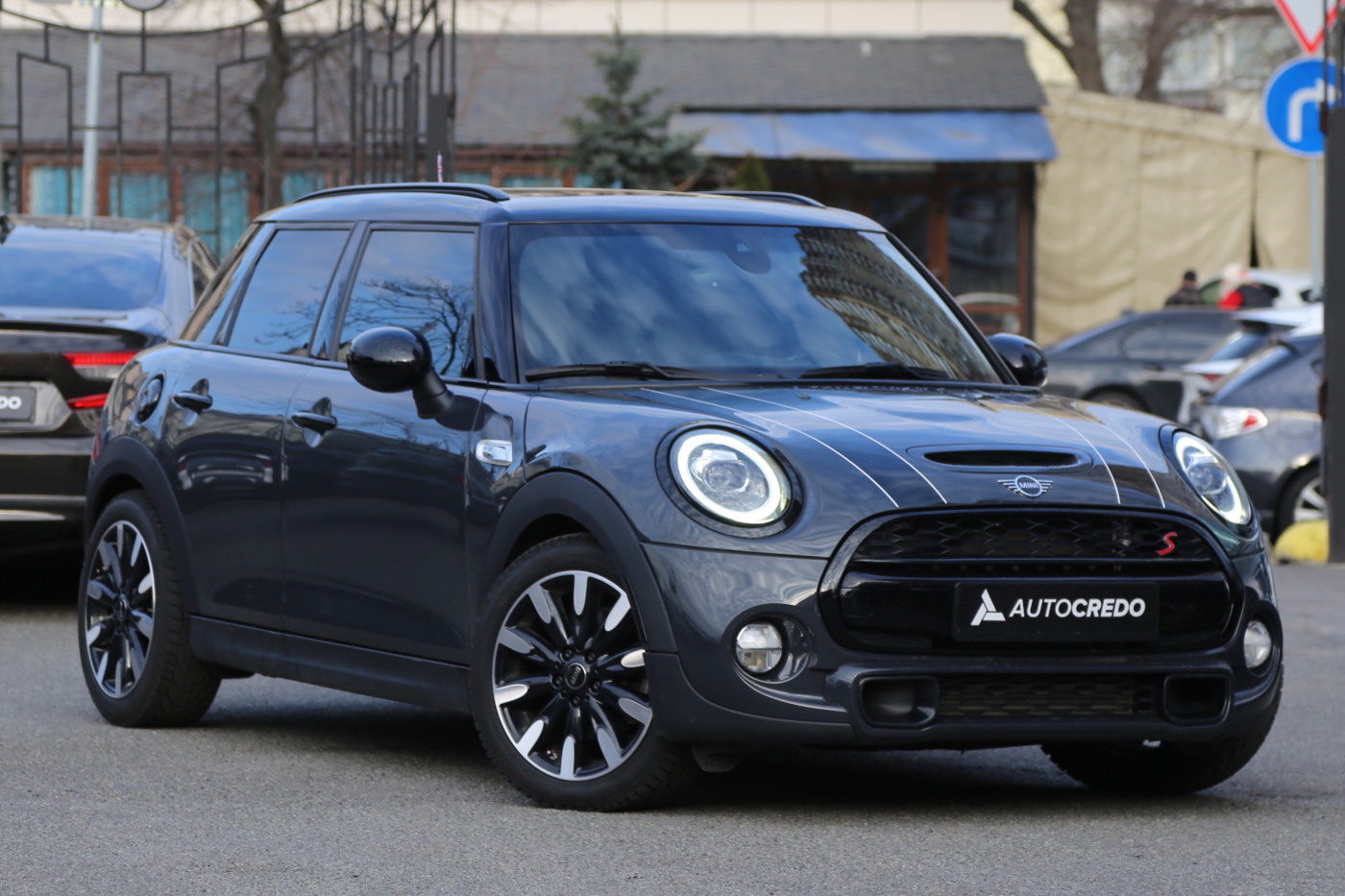 Buy a car MINI Hatch 2018 year - AutoCredo