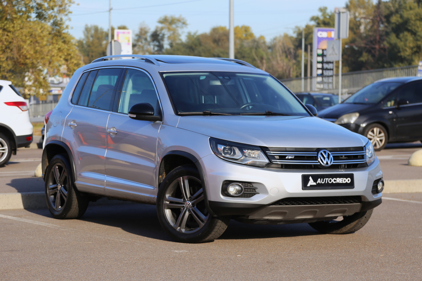 Buy a car Volkswagen Tiguan 2016 year - AutoCredo