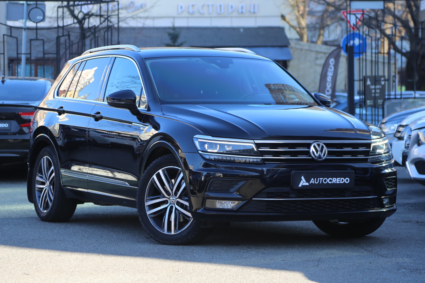 Buy a car Volkswagen Tiguan 2018 year - AutoCredo