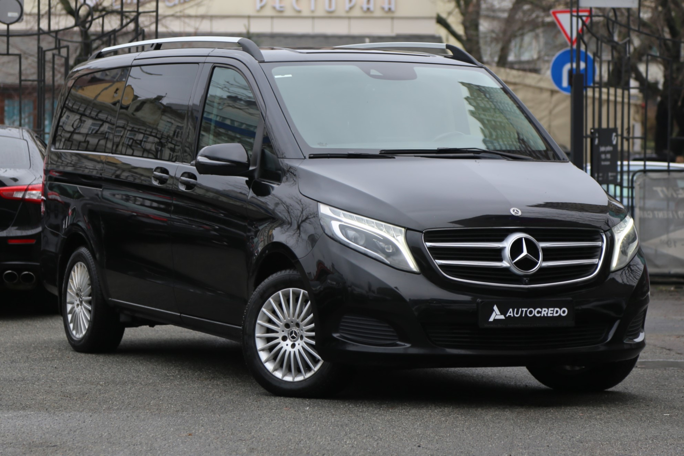 Buy a car Mercedes-Benz V-Class 2018 year - AutoCredo