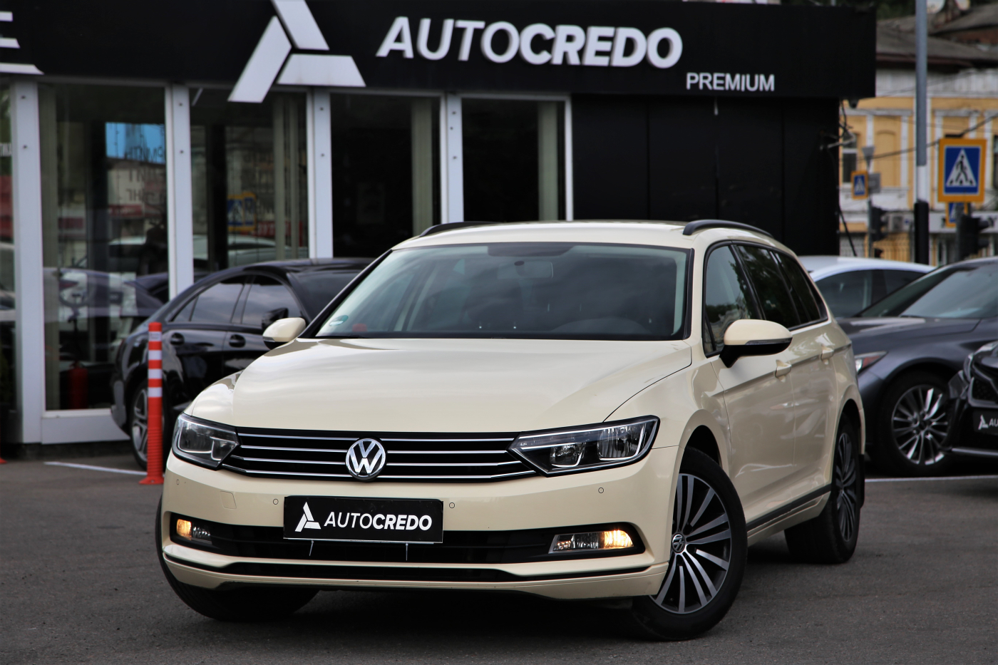 Buy a car Volkswagen Passat B8 2015 year - AutoCredo
