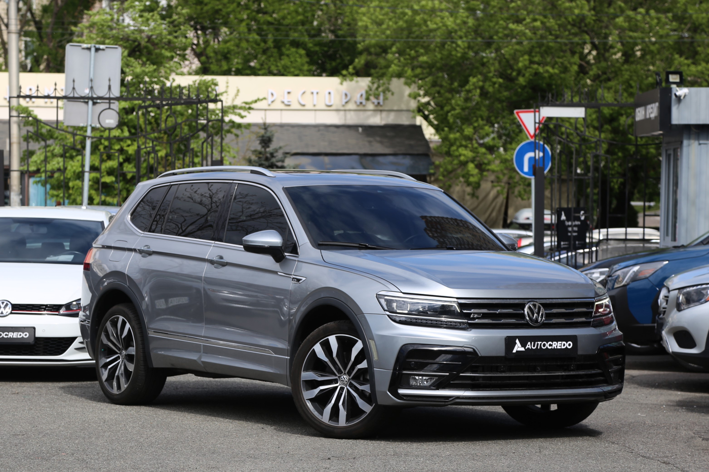 Buy a car Volkswagen Tiguan 2020 year - AutoCredo