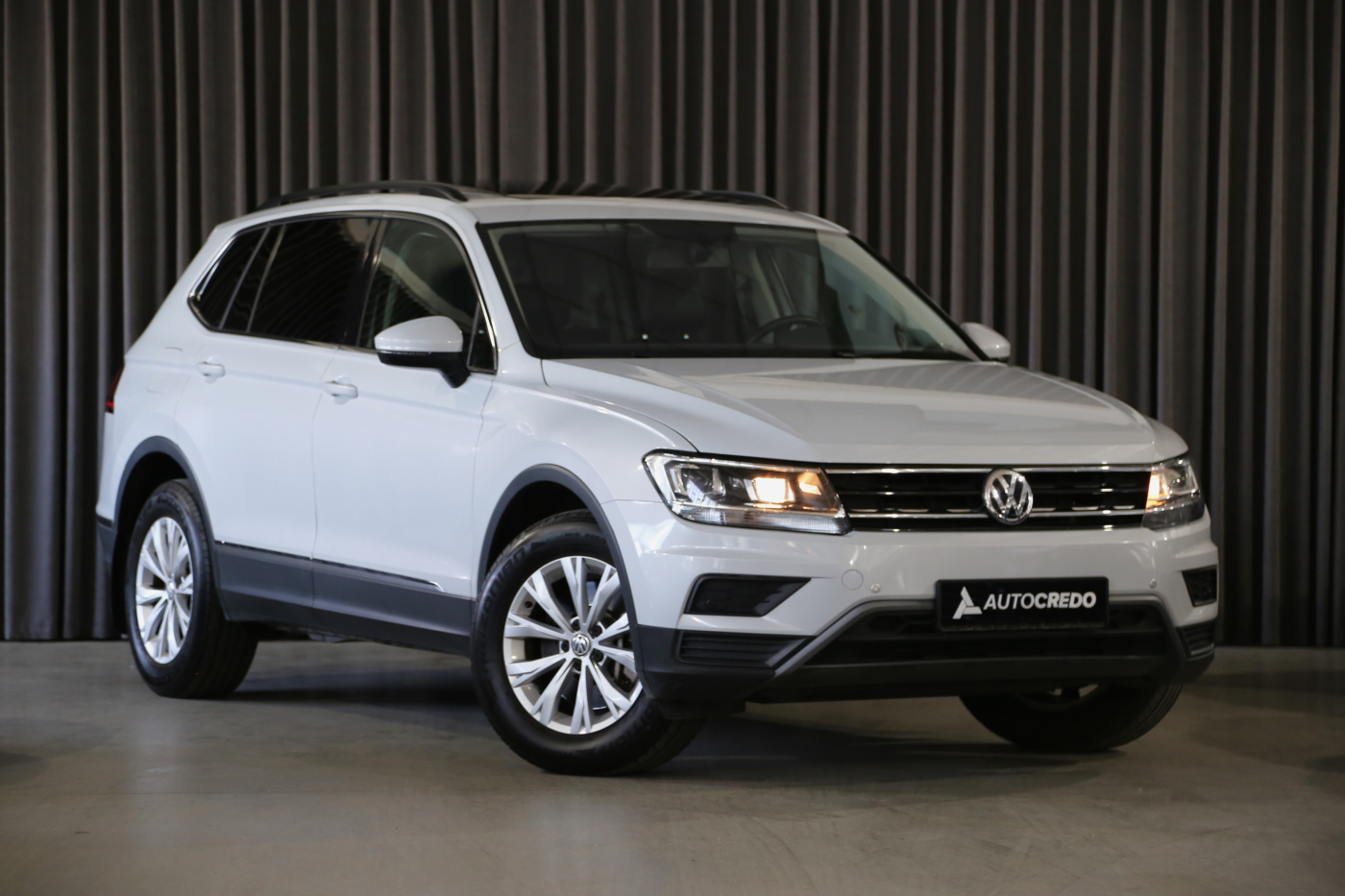 Buy a car Volkswagen Tiguan 2017 year - AutoCredo